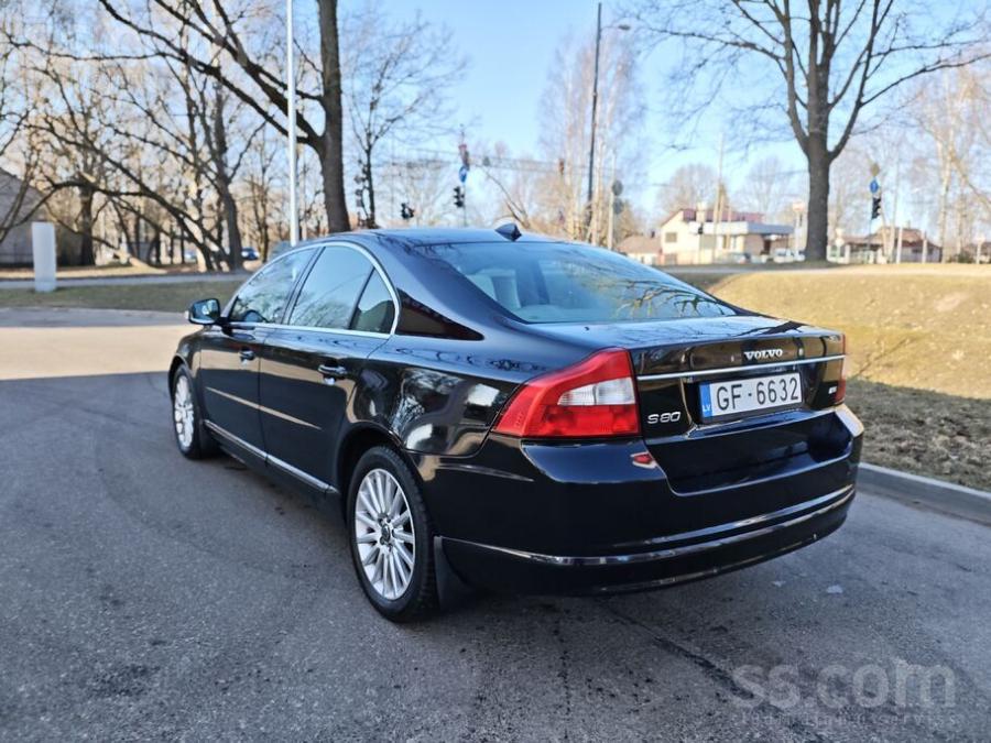 Black Volvo S80 2006 in Riga, with an engine capacity of 2.40 L and mileage of 310 thousand km for 2600 €, photo 5 on AUTOMOTO.COM.LV