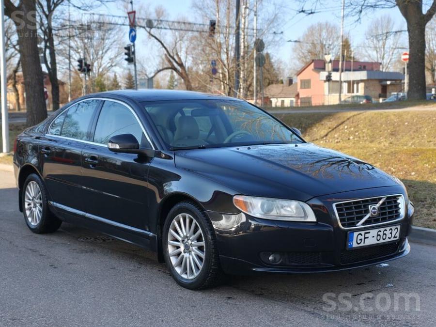 Black Volvo S80 2006 in Riga, with an engine capacity of 2.40 L and mileage of 310 thousand km for 2600 €, photo 6 on AUTOMOTO.COM.LV