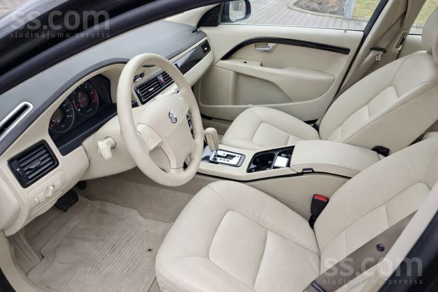 Black Volvo S80 2006 in Riga, with an engine capacity of 2.40 L and mileage of 310 thousand km for 2600 €, photo 11 on AUTOMOTO.COM.LV