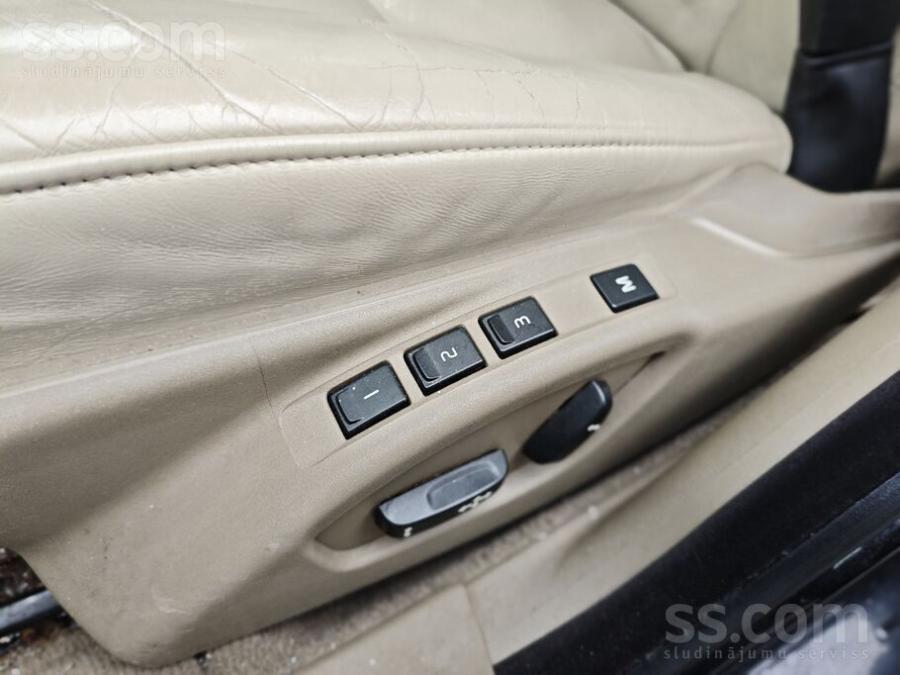 Black Volvo S80 2006 in Riga, with an engine capacity of 2.40 L and mileage of 310 thousand km for 2600 €, photo 13 on AUTOMOTO.COM.LV