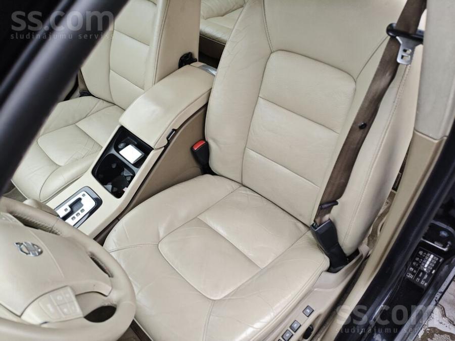 Black Volvo S80 2006 in Riga, with an engine capacity of 2.40 L and mileage of 310 thousand km for 2600 €, photo 14 on AUTOMOTO.COM.LV