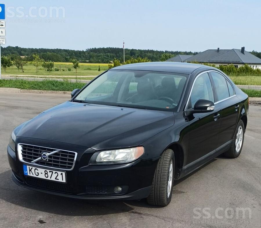 Black Volvo S80 2006 in Daugavpils, with an engine capacity of 2.40 L and mileage of 412 thousand km for 3300 €, photo 1 on AUTOMOTO.COM.LV