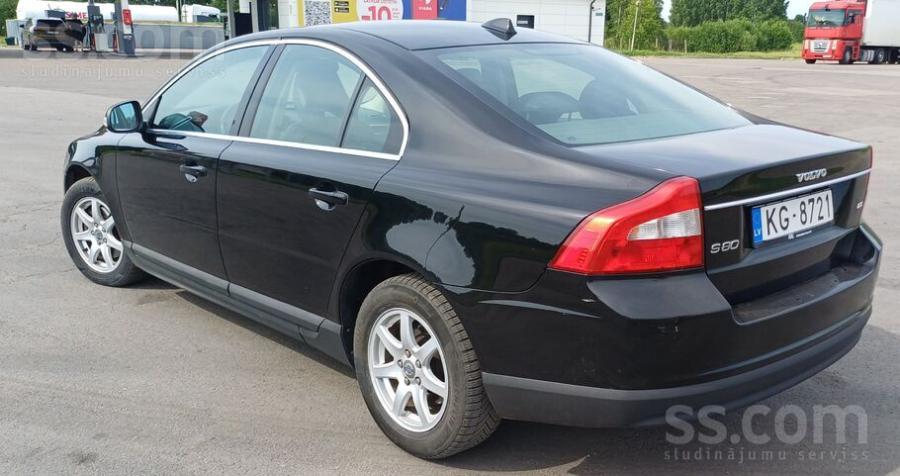 Black Volvo S80 2006 in Daugavpils, with an engine capacity of 2.40 L and mileage of 412 thousand km for 3300 €, photo 6 on AUTOMOTO.COM.LV
