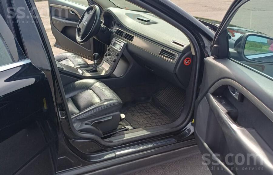 Black Volvo S80 2006 in Daugavpils, with an engine capacity of 2.40 L and mileage of 412 thousand km for 3300 €, photo 7 on AUTOMOTO.COM.LV