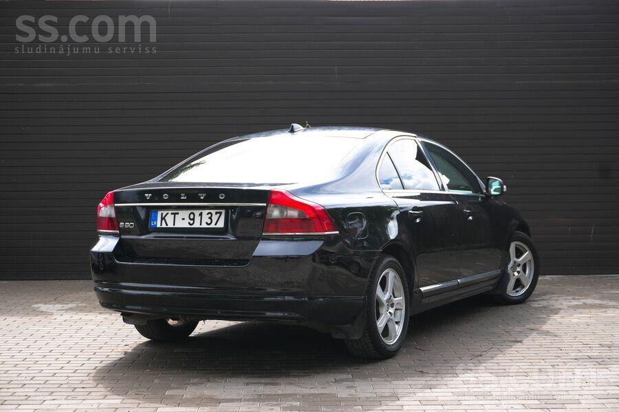Black Volvo S80 2006 in Riga, with an engine capacity of 2.40 L and mileage of 323 thousand km for 4990 €, photo 4 on AUTOMOTO.COM.LV