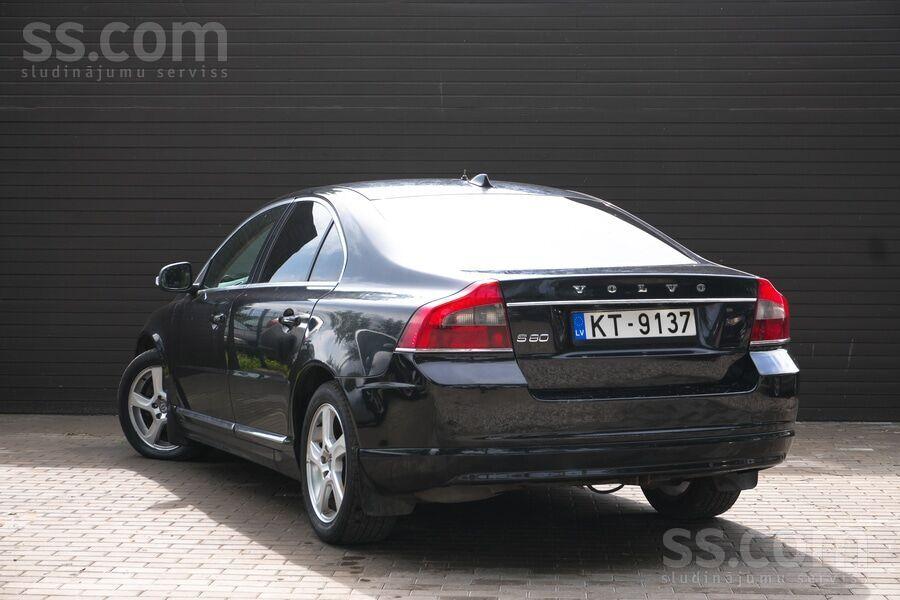 Black Volvo S80 2006 in Riga, with an engine capacity of 2.40 L and mileage of 323 thousand km for 4990 €, photo 5 on AUTOMOTO.COM.LV