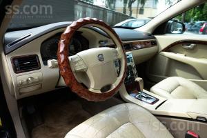 Black Volvo S80 2006 in Riga, with an engine capacity of 2.40 L and mileage of 323 thousand km for 4990 €, photo 7 on AUTOMOTO.COM.LV