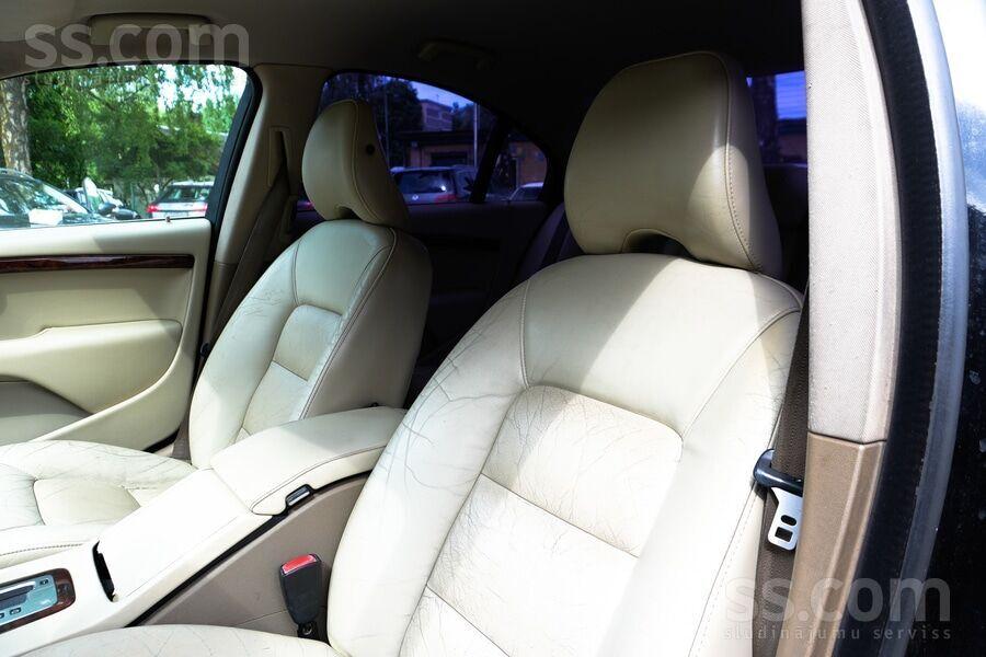 Black Volvo S80 2006 in Riga, with an engine capacity of 2.40 L and mileage of 323 thousand km for 4990 €, photo 8 on AUTOMOTO.COM.LV