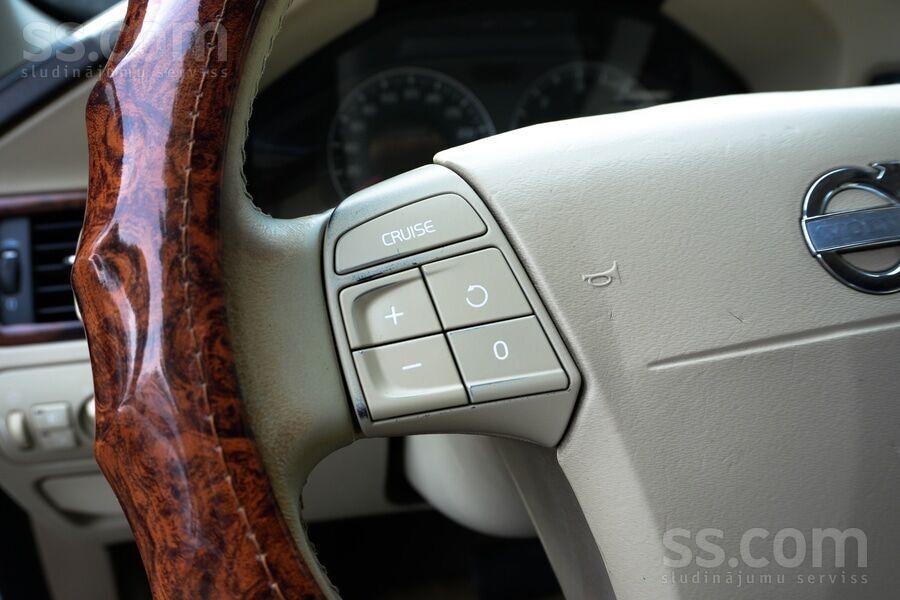 Black Volvo S80 2006 in Riga, with an engine capacity of 2.40 L and mileage of 323 thousand km for 4990 €, photo 9 on AUTOMOTO.COM.LV