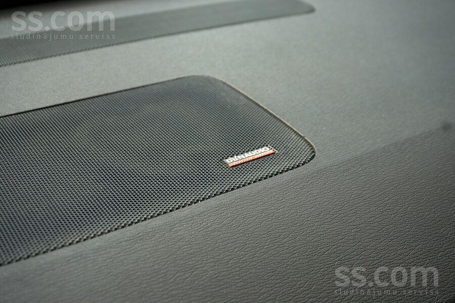 Black Volvo S80 2006 in Riga, with an engine capacity of 2.40 L and mileage of 323 thousand km for 4990 €, photo 12 on AUTOMOTO.COM.LV
