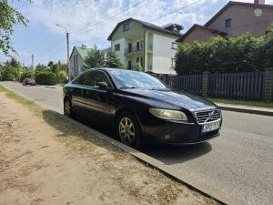 Melns Volvo S80 2006 Viļņa, ar dzinēja tilpumu 2.40 L un nobraukumu 329 tūkst. km par 2070 €, foto  vietnē AUTOMOTO.COM.LV