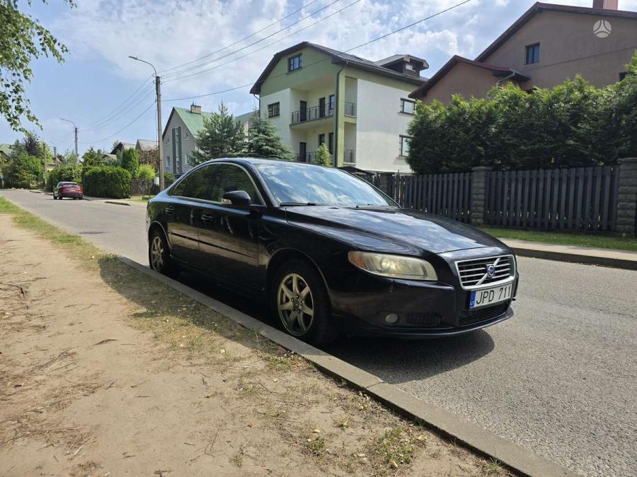 Черный Вольво С80 2006 в Вильнюс, объемом двигателя 2.40 л и пробегом 329 тыс. км за 2070 €, фото 1 на AUTOMOTO.COM.LV