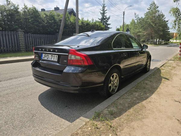 Black Volvo S80 2006 in Vilnius, with an engine capacity of 2.40 L and mileage of 329 thousand km for 2070 €, photo 6 on AUTOMOTO.COM.LV