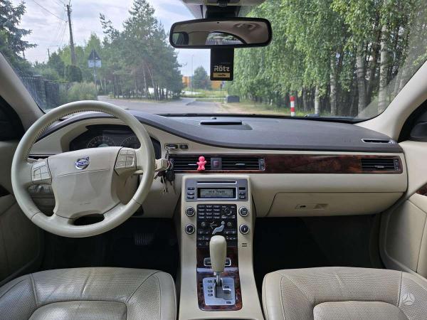 Black Volvo S80 2006 in Vilnius, with an engine capacity of 2.40 L and mileage of 329 thousand km for 2070 €, photo 8 on AUTOMOTO.COM.LV