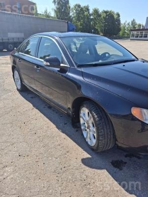 Black Volvo S80 2006 in Cesis, with an engine capacity of 2.40 L and mileage of 338 thousand km for 5150 €, photo 4 on AUTOMOTO.COM.LV
