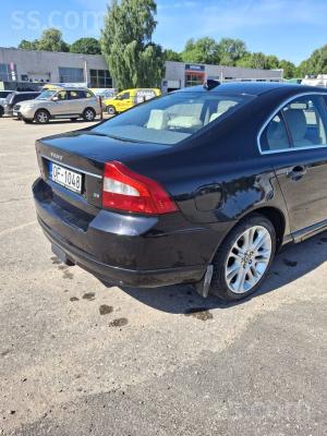 Black Volvo S80 2006 in Cesis, with an engine capacity of 2.40 L and mileage of 338 thousand km for 5150 €, photo 5 on AUTOMOTO.COM.LV