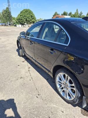 Black Volvo S80 2006 in Cesis, with an engine capacity of 2.40 L and mileage of 338 thousand km for 5150 €, photo 7 on AUTOMOTO.COM.LV