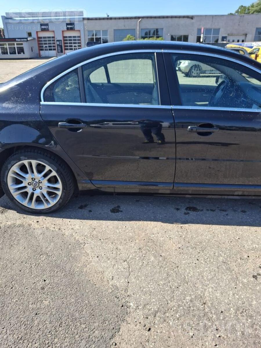 Black Volvo S80 2006 in Cesis, with an engine capacity of 2.40 L and mileage of 338 thousand km for 5150 €, photo 8 on AUTOMOTO.COM.LV