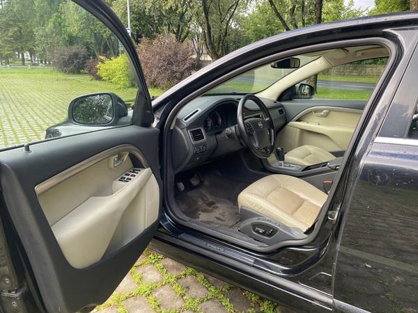 Black Volvo S80 2006 in Kuressaare, with an engine capacity of 2.40 L and mileage of 0 thousand km for 2600 €, photo 4 on AUTOMOTO.COM.LV