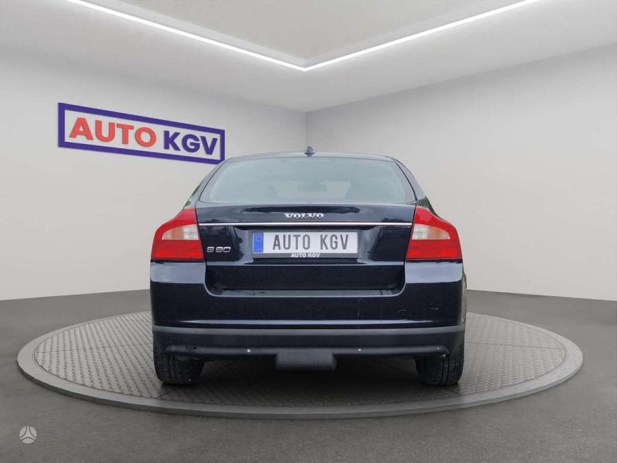 Black Volvo S80 2006 in Vilnius, with an engine capacity of 2.40 L and mileage of 311 thousand km for 3499 €, photo 5 on AUTOMOTO.COM.LV