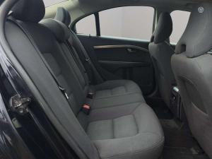 Black Volvo S80 2006 in Vilnius, with an engine capacity of 2.40 L and mileage of 311 thousand km for 3499 €, photo 10 on AUTOMOTO.COM.LV