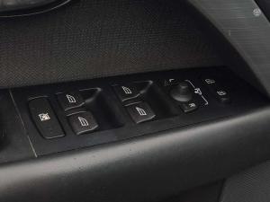 Black Volvo S80 2006 in Vilnius, with an engine capacity of 2.40 L and mileage of 311 thousand km for 3499 €, photo 15 on AUTOMOTO.COM.LV