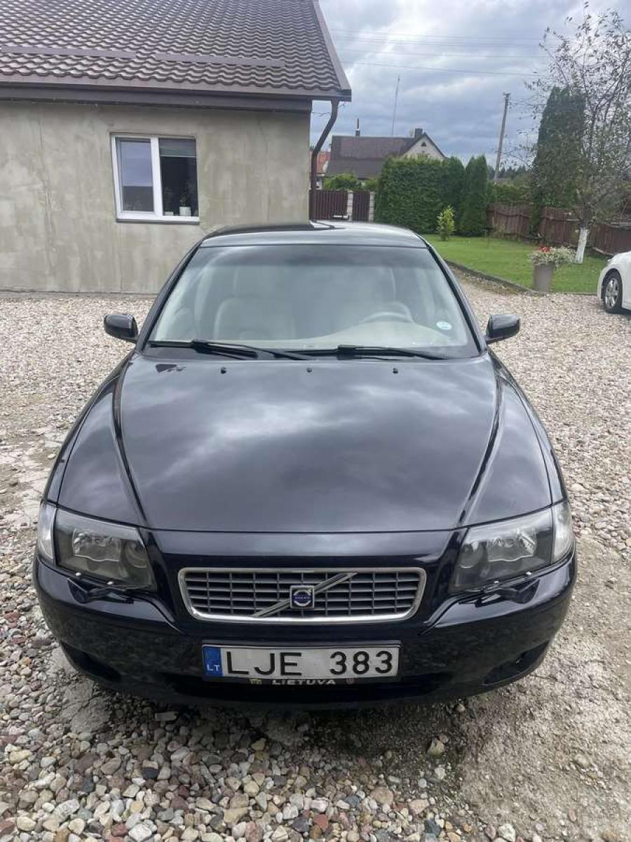 Black Volvo S80 2006 in Vilnius, with an engine capacity of 2.40 L and mileage of 325 thousand km for 1200 €, photo 1 on AUTOMOTO.COM.LV