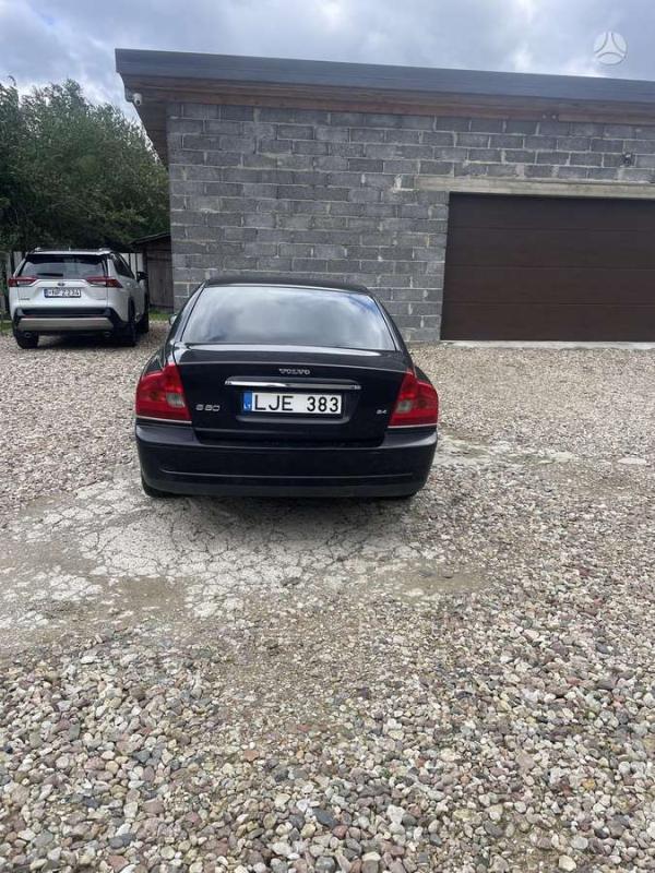 Melns Volvo S80 2006 Viļņa, ar dzinēja tilpumu 2.40 L un nobraukumu 325 tūkst. km par 1200 €, foto 3 vietnē AUTOMOTO.COM.LV