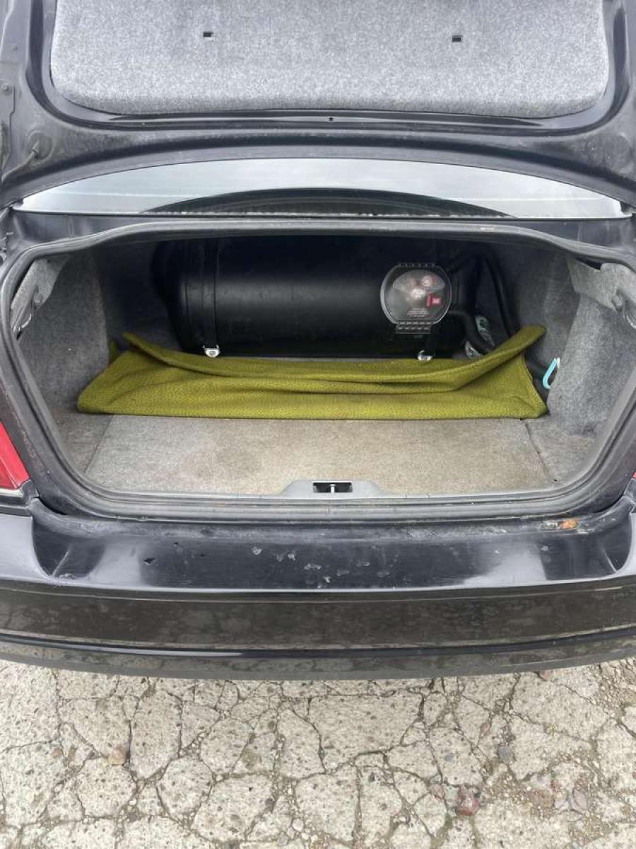 Black Volvo S80 2006 in Vilnius, with an engine capacity of 2.40 L and mileage of 325 thousand km for 1200 €, photo 6 on AUTOMOTO.COM.LV