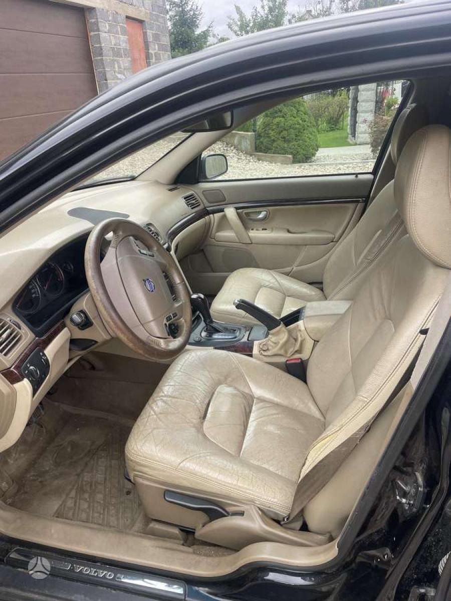 Black Volvo S80 2006 in Vilnius, with an engine capacity of 2.40 L and mileage of 325 thousand km for 1200 €, photo 7 on AUTOMOTO.COM.LV