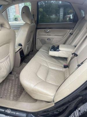 Black Volvo S80 2006 in Vilnius, with an engine capacity of 2.40 L and mileage of 325 thousand km for 1200 €, photo 8 on AUTOMOTO.COM.LV