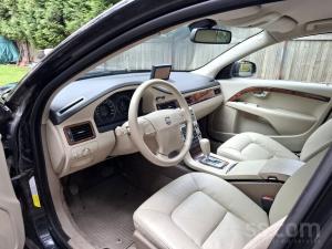 Black Volvo S80 2006 in Riga, with an engine capacity of 2.40 L and mileage of 381 thousand km for 2780 €, photo 7 on AUTOMOTO.COM.LV