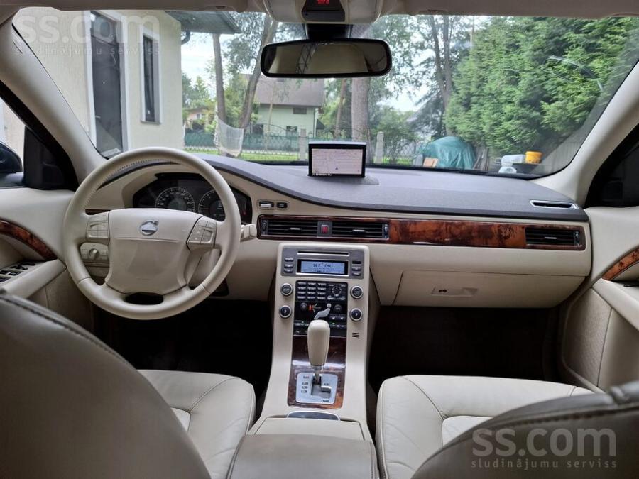 Black Volvo S80 2006 in Riga, with an engine capacity of 2.40 L and mileage of 381 thousand km for 2780 €, photo 8 on AUTOMOTO.COM.LV