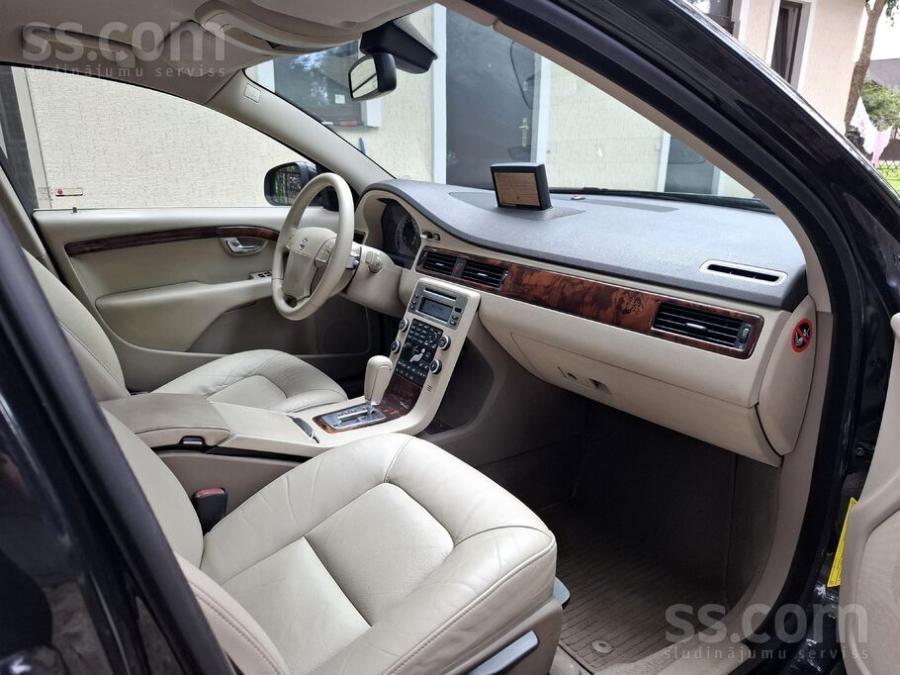 Black Volvo S80 2006 in Riga, with an engine capacity of 2.40 L and mileage of 381 thousand km for 2780 €, photo 9 on AUTOMOTO.COM.LV