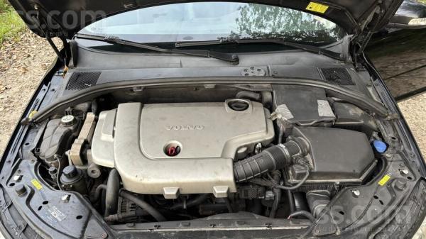 Black Volvo S80 2006 in Riga, with an engine capacity of 2.40 L and mileage of 287 thousand km for 2500 €, photo 10 on AUTOMOTO.COM.LV