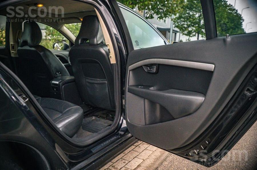 Black Volvo S80 2006 in Riga, with an engine capacity of 2.40 L and mileage of 0 thousand km for 1690 €, photo 11 on AUTOMOTO.COM.LV