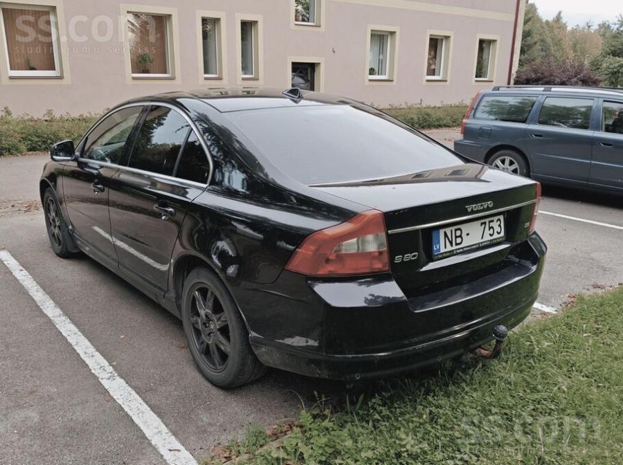 Melns Volvo S80 2006 Talsi, ar dzinēja tilpumu 2.40 L un nobraukumu 300 tūkst. km par 3000 €, foto 1 vietnē AUTOMOTO.COM.LV