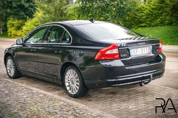 Black Volvo S80 2006 in Riga, with an engine capacity of 2.40 L and mileage of 391 thousand km for 1690 €, photo 5 on AUTOMOTO.COM.LV