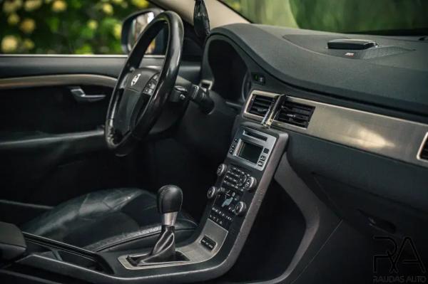 Black Volvo S80 2006 in Riga, with an engine capacity of 2.40 L and mileage of 391 thousand km for 1690 €, photo 6 on AUTOMOTO.COM.LV