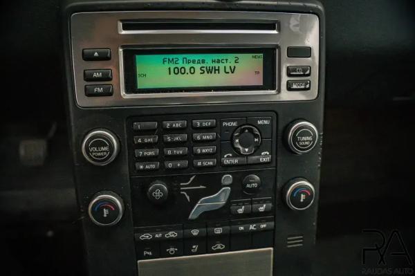 Black Volvo S80 2006 in Riga, with an engine capacity of 2.40 L and mileage of 391 thousand km for 1690 €, photo 9 on AUTOMOTO.COM.LV