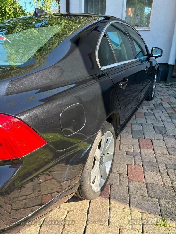 Black Volvo S80 2006 in Riga, with an engine capacity of 2.40 L and mileage of 244 thousand km for 3800 €, photo 6 on AUTOMOTO.COM.LV