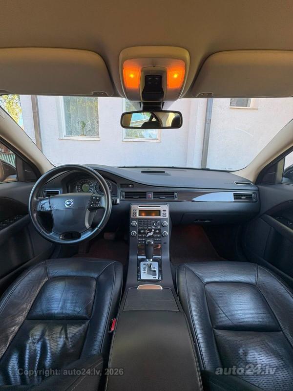 Black Volvo S80 2006 in Riga, with an engine capacity of 2.40 L and mileage of 244 thousand km for 3800 €, photo 9 on AUTOMOTO.COM.LV