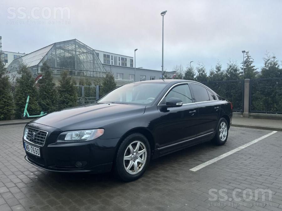 Black Volvo S80 2007 in Riga, with an engine capacity of 2.50 L and mileage of 374 thousand km for 3350 €, photo 1 on AUTOMOTO.COM.LV