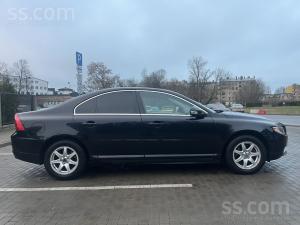 Black Volvo S80 2007 in Riga, with an engine capacity of 2.50 L and mileage of 374 thousand km for 3350 €, photo 5 on AUTOMOTO.COM.LV