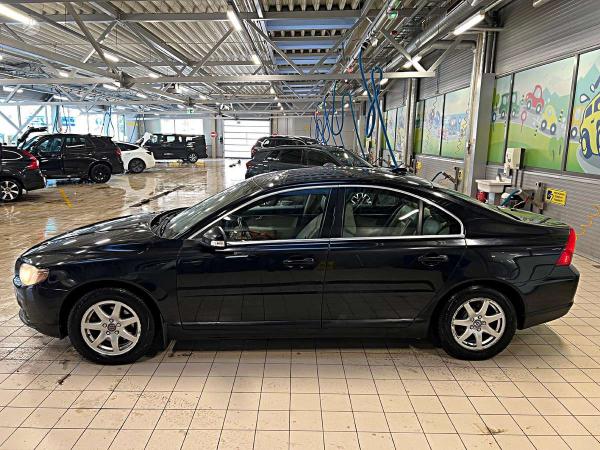 Black Volvo S80 2007 in Vilnius, with an engine capacity of 2.50 L and mileage of 399 thousand km for 2399 €, photo 6 on AUTOMOTO.COM.LV