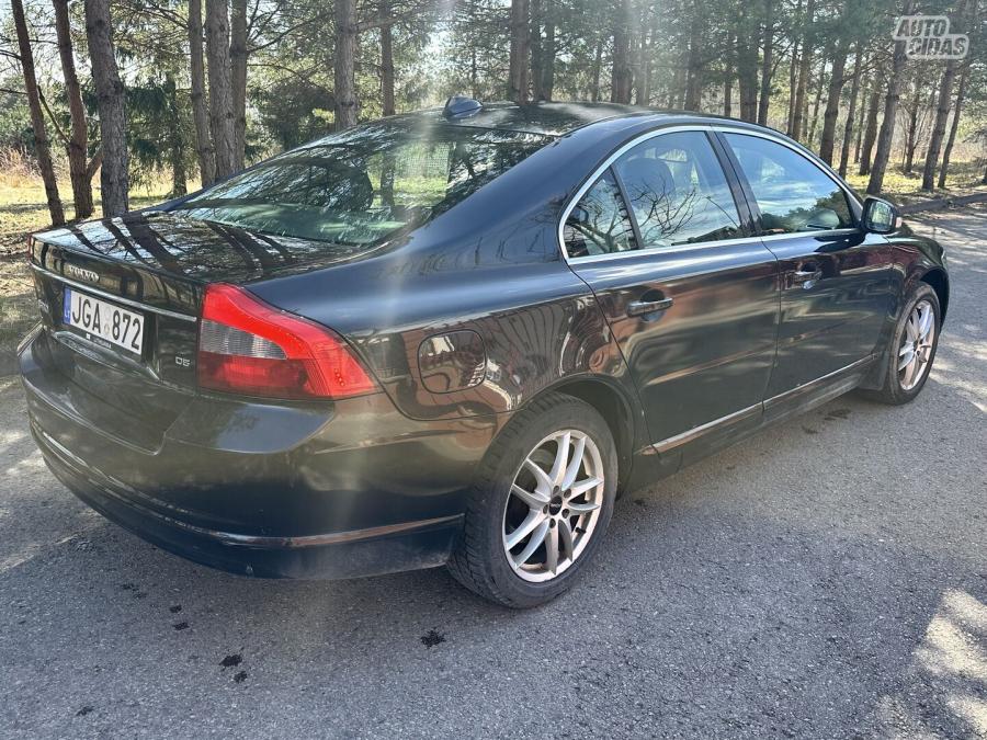Black Volvo S80 2007 in Vilnius, with an engine capacity of 2.40 L and mileage of 241 thousand km for 2499 €, photo 5 on AUTOMOTO.COM.LV