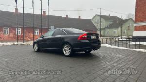 Black Volvo S80 2007 in Paide, with an engine capacity of 2.40 L and mileage of 380 thousand km for 4499 €, photo 7 on AUTOMOTO.COM.LV