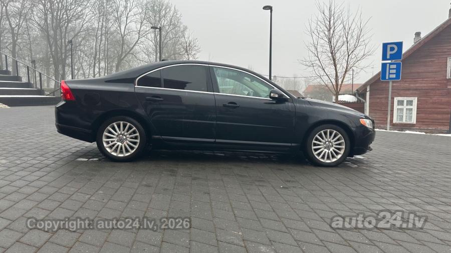 Black Volvo S80 2007 in Paide, with an engine capacity of 2.40 L and mileage of 380 thousand km for 4499 €, photo 8 on AUTOMOTO.COM.LV