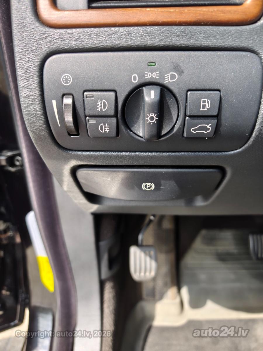 Melns Volvo S80 2007 Tallina, ar dzinēja tilpumu 2.50 L un nobraukumu 316 tūkst. km par 4000 €, foto 15 vietnē AUTOMOTO.COM.LV