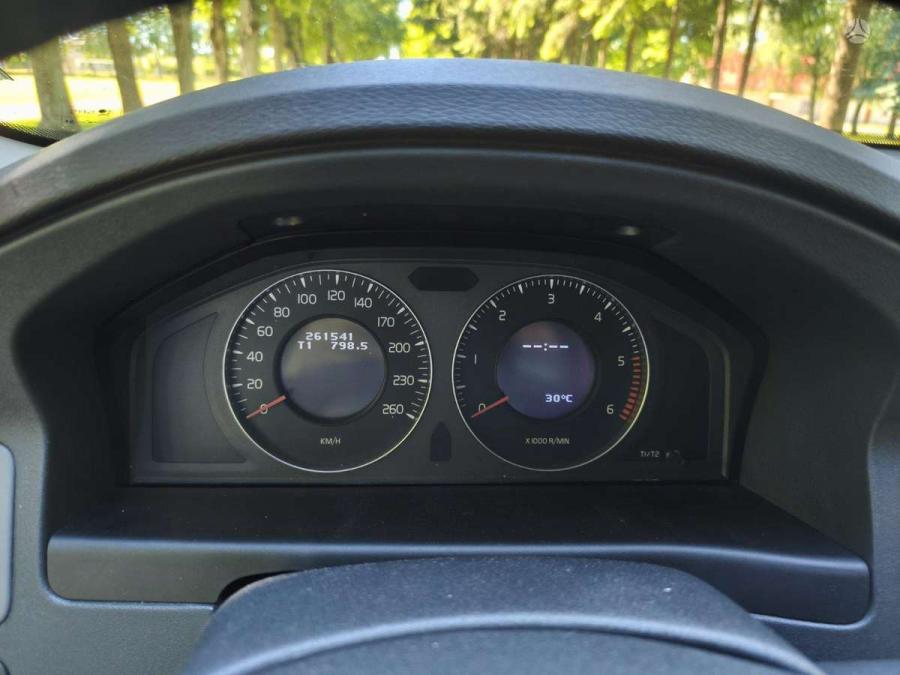Black Volvo S80 2007 in Sakiai, with an engine capacity of 2.40 L and mileage of 265 thousand km for 3400 €, photo 13 on AUTOMOTO.COM.LV